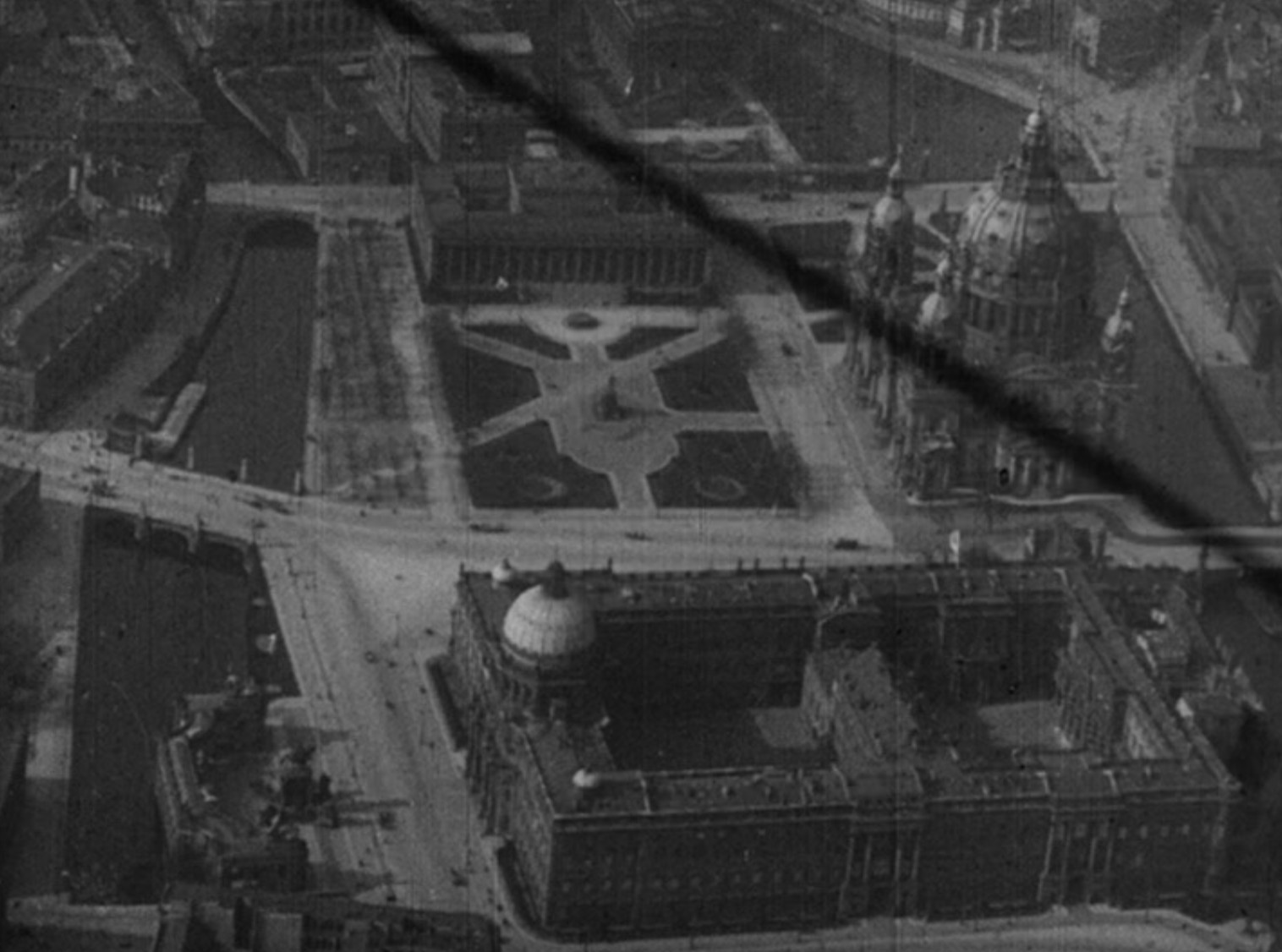 ZEPPELIN L35 ÜBER BERLIN & POTSDAM - ZEPPELIN, ZEPPELIN!, FILMHAUER